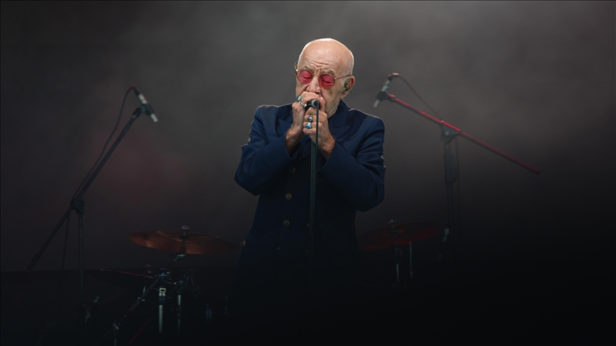 Sanatçı Mazhar Alanson'un kızı Eda Alanson hayatını kaybetti ...