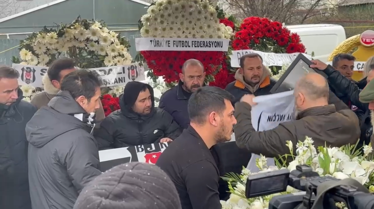 Sergen Yalçın'ın kardeşi Gürsoy Yalçın, son yolculuğuna uğurlandı ... Sergen Yalçın'ın kardeşi Gürsoy Yalçın, son yolculuğuna uğurlandı ...